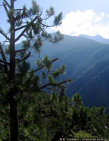 Tibetan Sichuan, Xiangcheng County . VIRTOURIST.COM SHANGRI LA