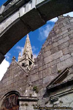 Breton Church Enclosures. VIRTOURIST.COM