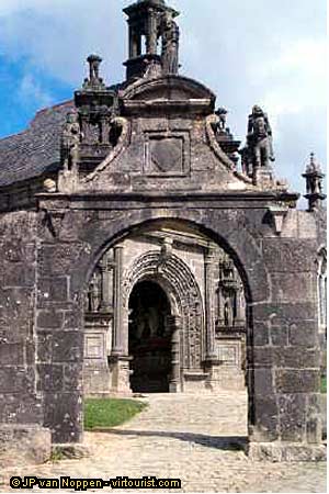 7/36.- Breton Church Enclosures, Guimiliau, Porz ar Maro. VIRTOURIST.COM